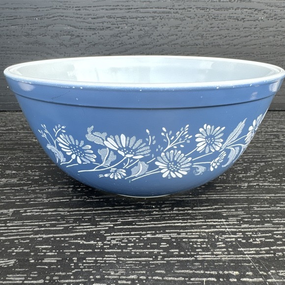 Pyrex | Accents | Vintage Pyrex 43 25qt Colonial Mist Mixing Bowl Blue ...